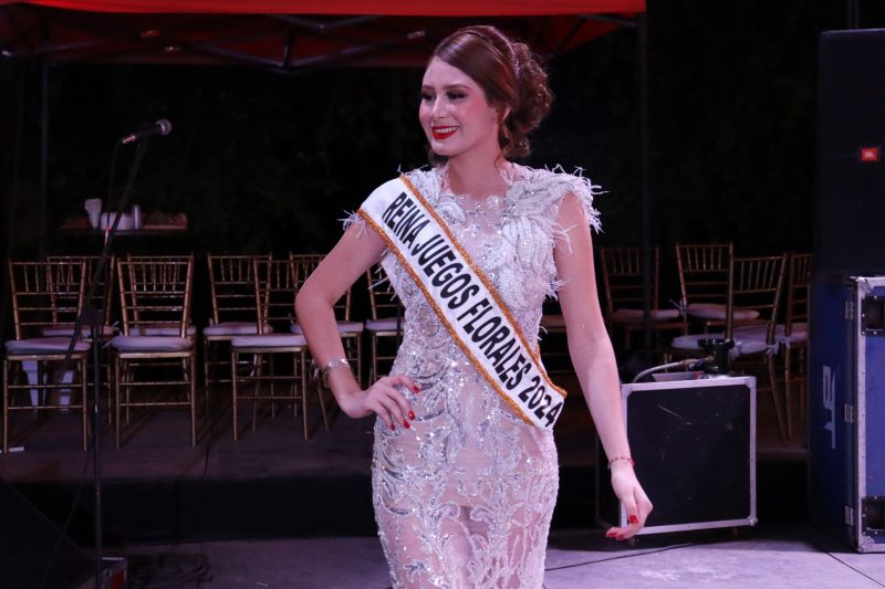 Coronan a Ariadna Félix Bueno, Reina del Carnaval Sinaloa de Leyva 2024 ...